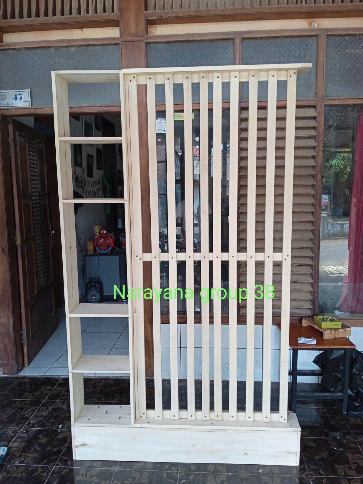 Rak partisi penyekat ruangan kayu dekorasi rumah pembatas ruangan tamu ...