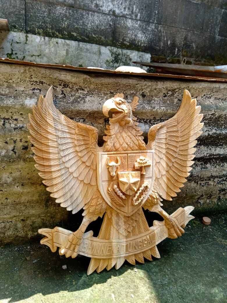 pajangan dinding hiasan dinding ukir garuda ukiran garuda kayu jati ...
