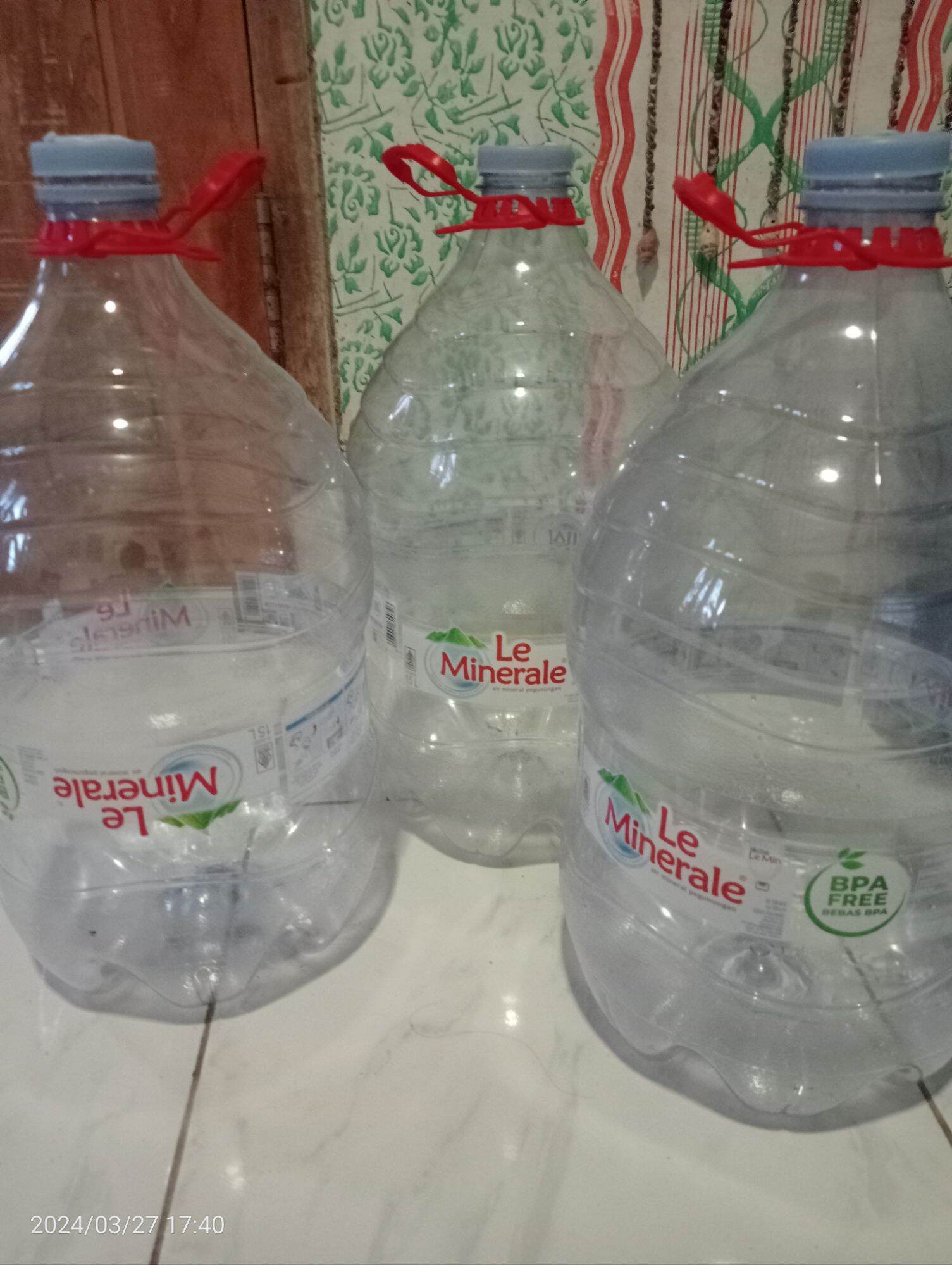 galon le minerale 15 liter kosong | Lazada Indonesia