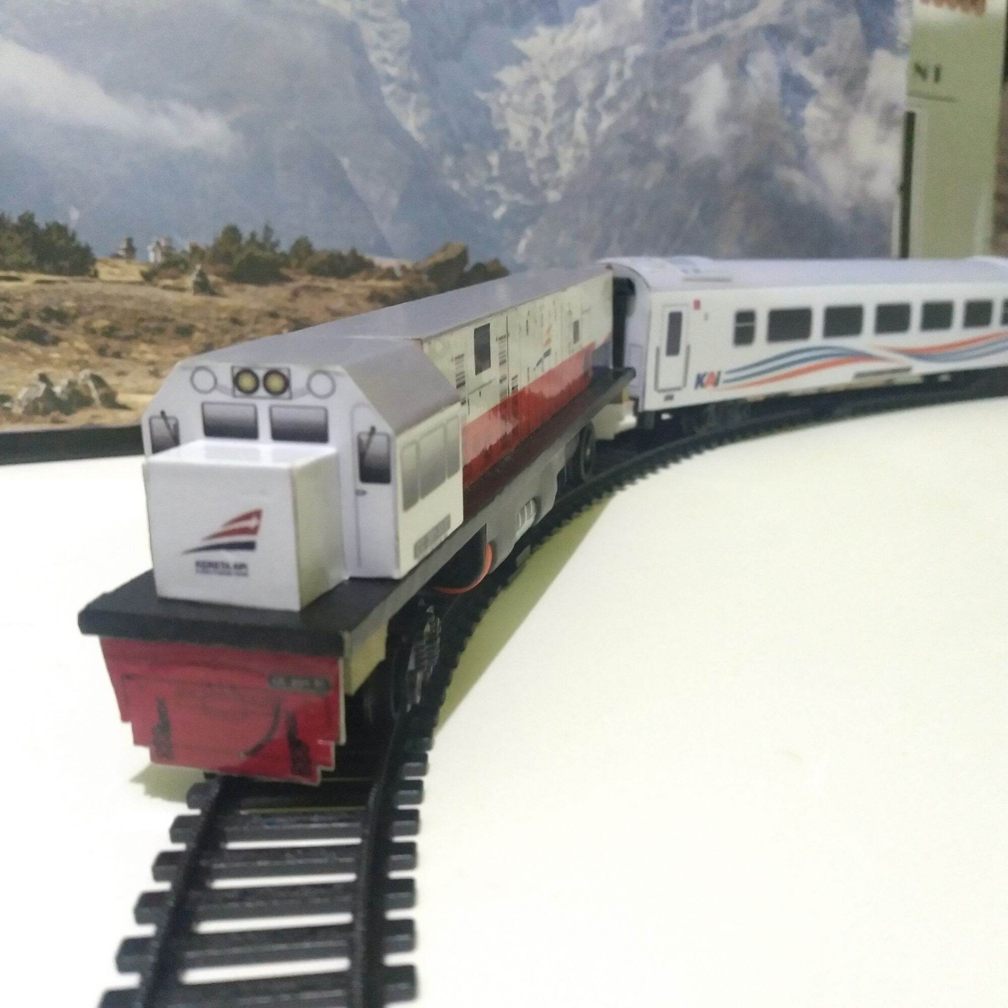 Mainan Miniatur Kereta Api Lokomotif Cc 201 rangkaian Gerbong Penumpang ...