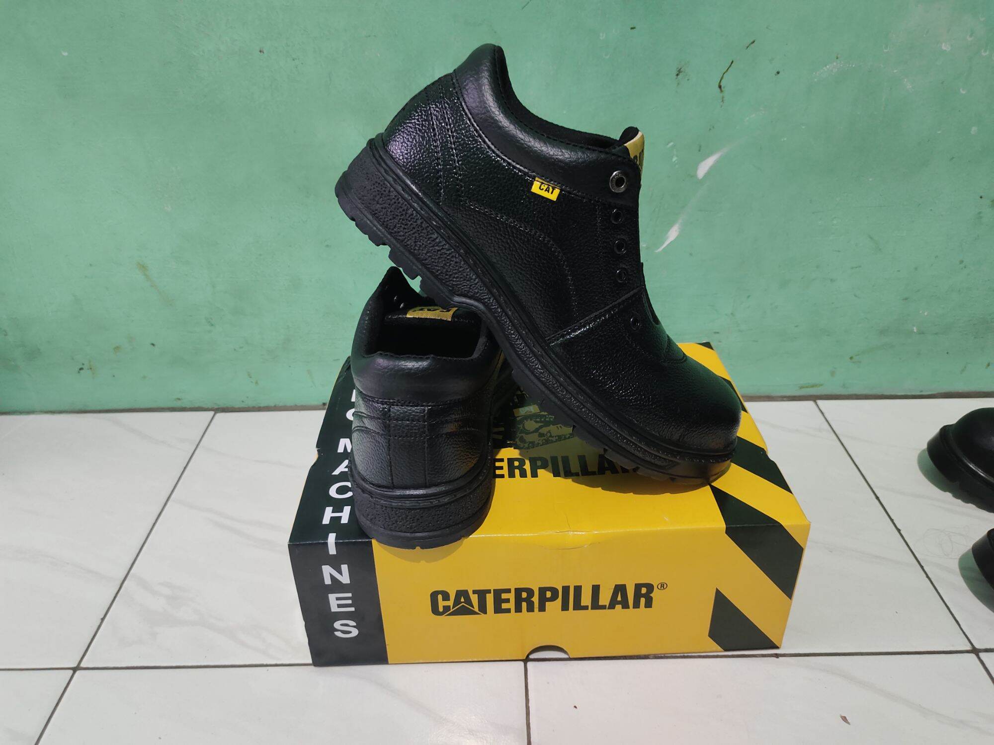 sepatu safety semi boot keren,cocok dipakai harian dan lapang, proyek ...