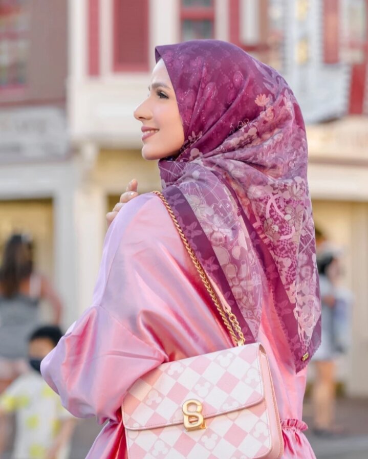 HIJAB BUTTONSCARVES THE DREAM PARK VOAL SQUARE - BOW | Lazada Indonesia