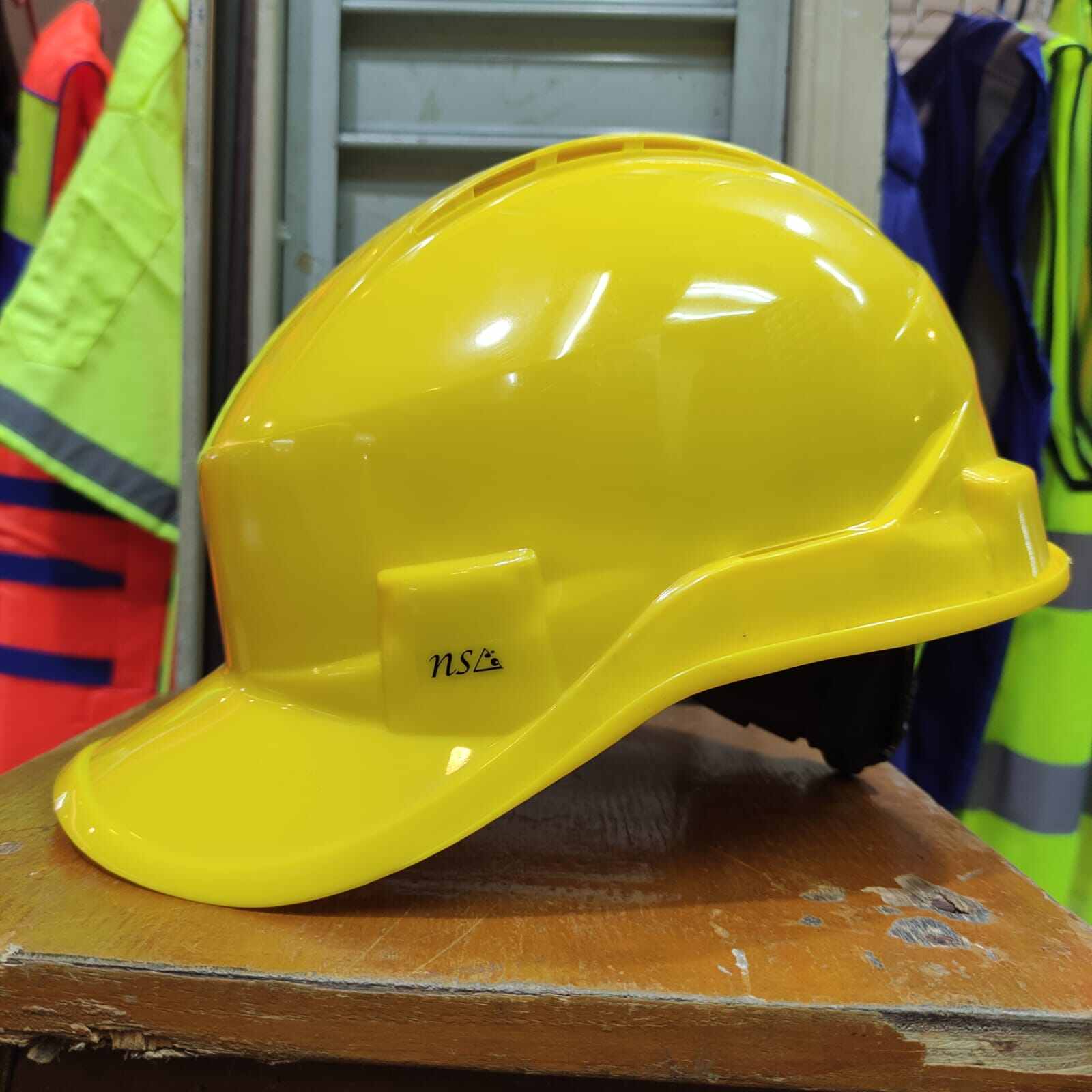 Helm safety proyek Nsa safety / Helm safety Nsa warna kuning | Lazada ...