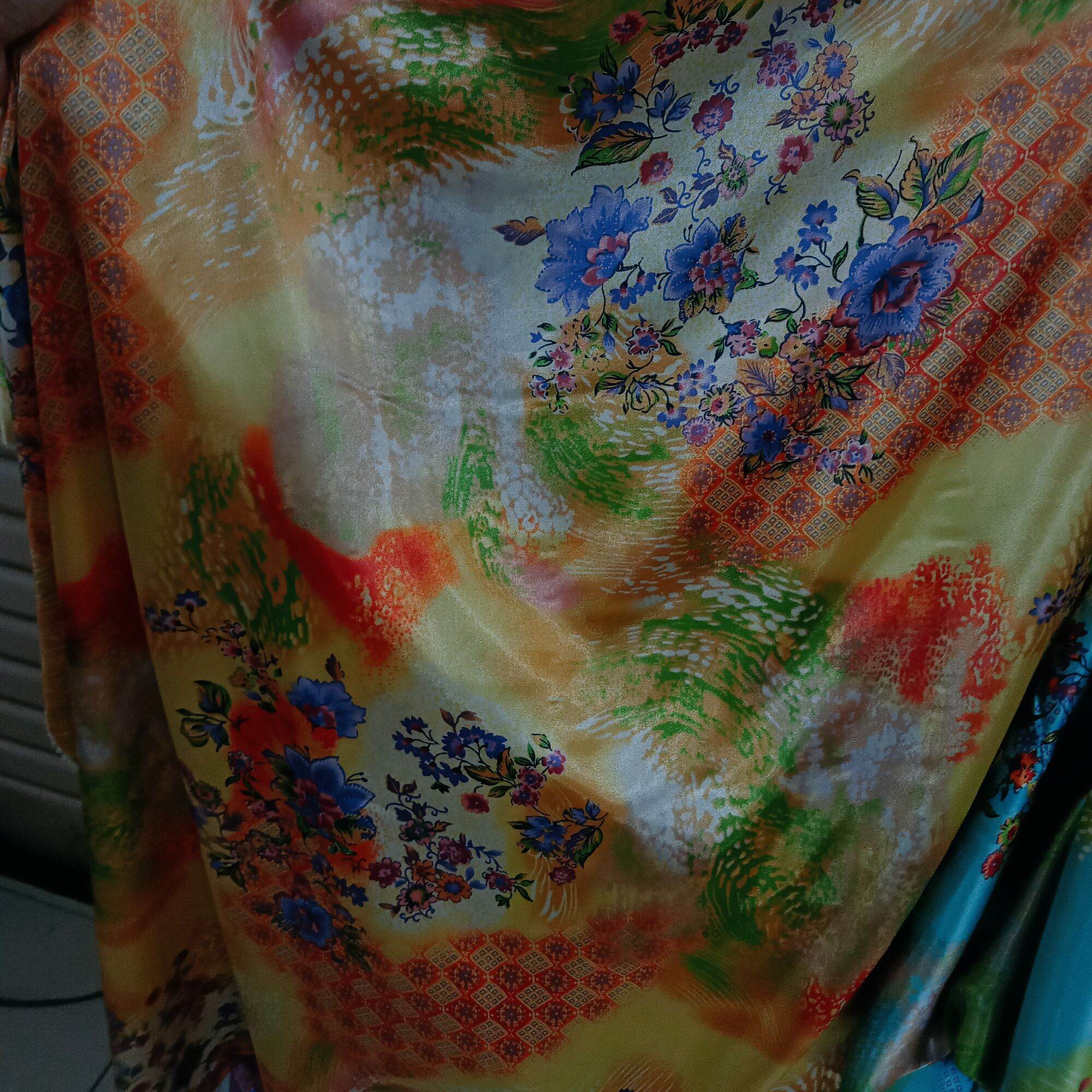 Kain Satin Silk Motif Bunga Abstrak Import - Kain Silk Satin - Kain ...
